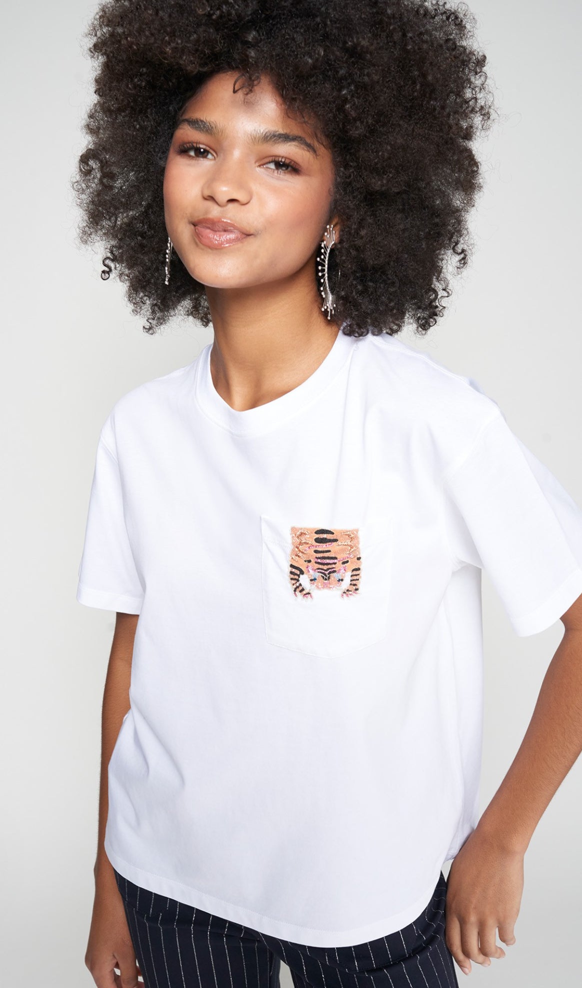WHITE TEE W/ TIGER POCKET – The Posh Pelican